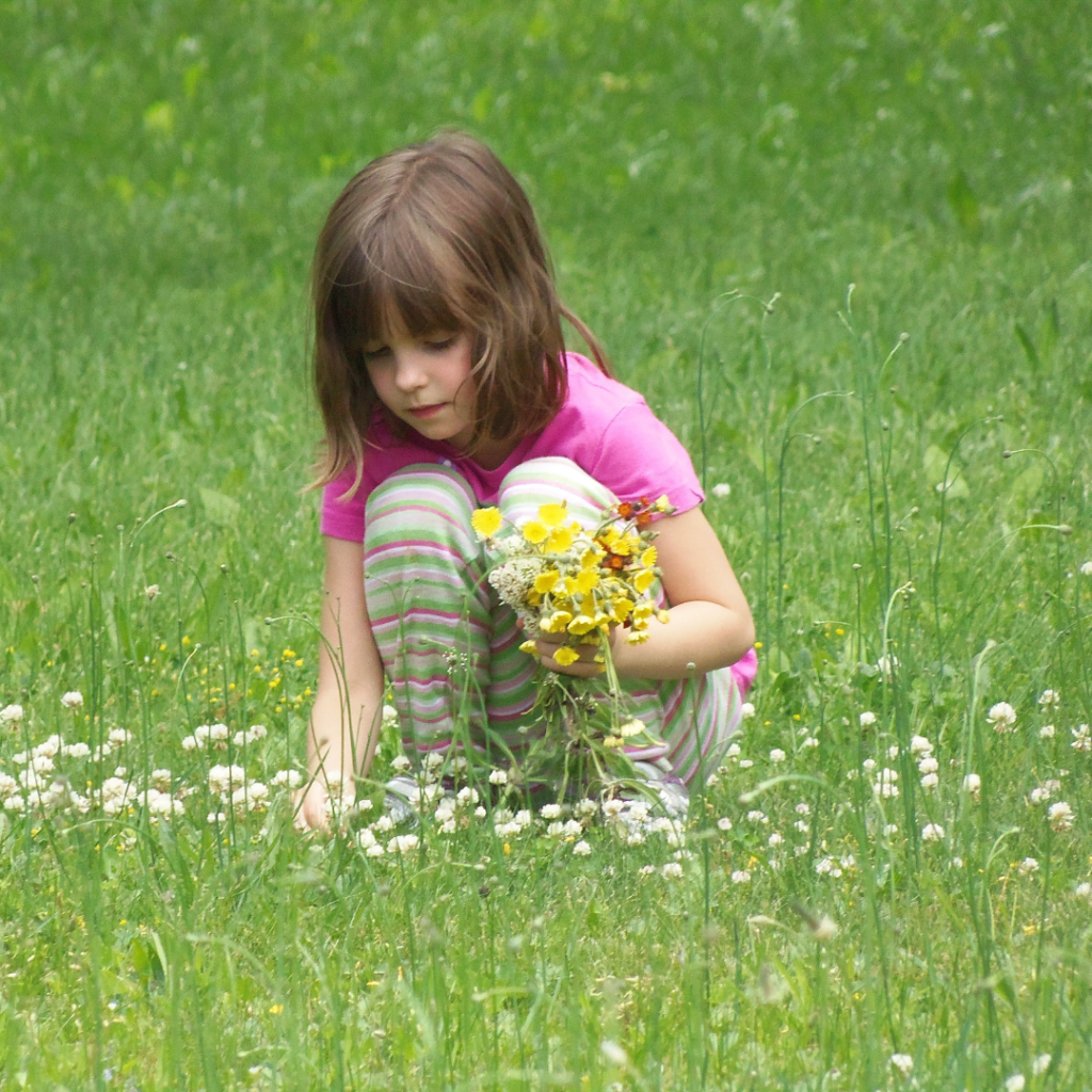 Let's swap screen time for green time. Expert advice - Love Thy Temple